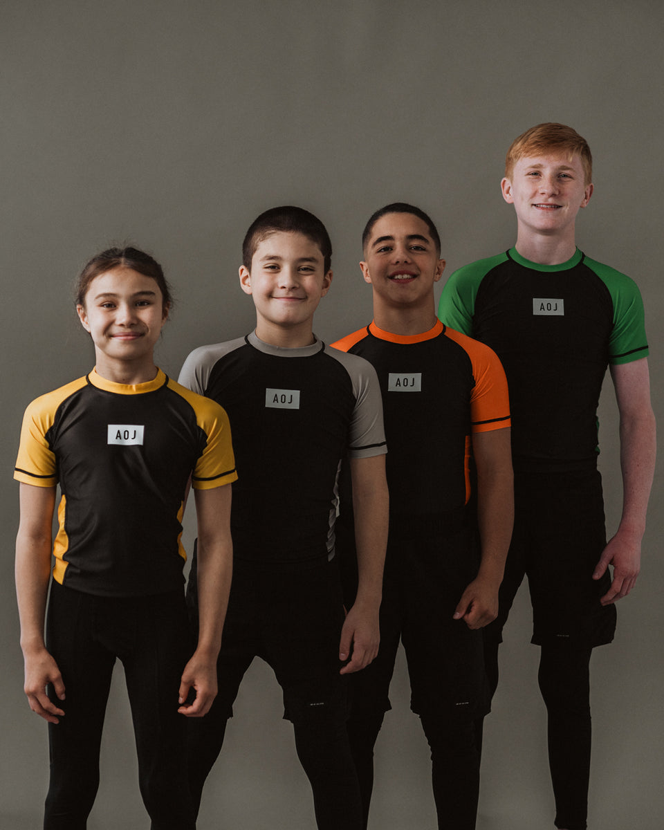 Kids AOJ Ranked Rashguard – ART OF JIU JITSU